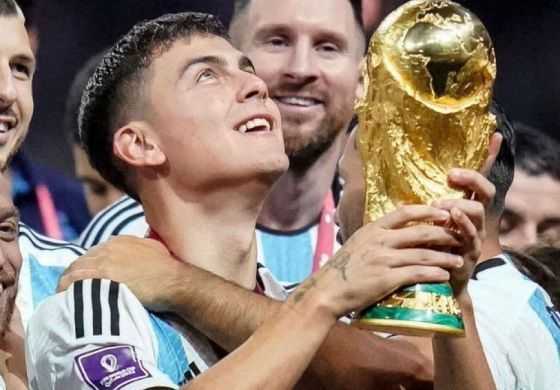 Relatores | Dybala donó su medalla de campeón del mundo a la Roma de Italia