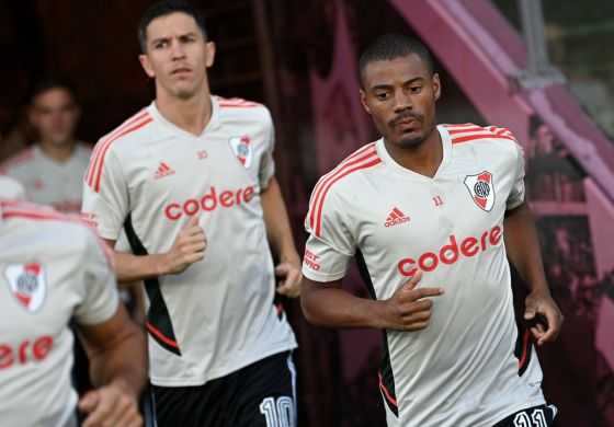 Relatores | De La Cruz es baja por lesión